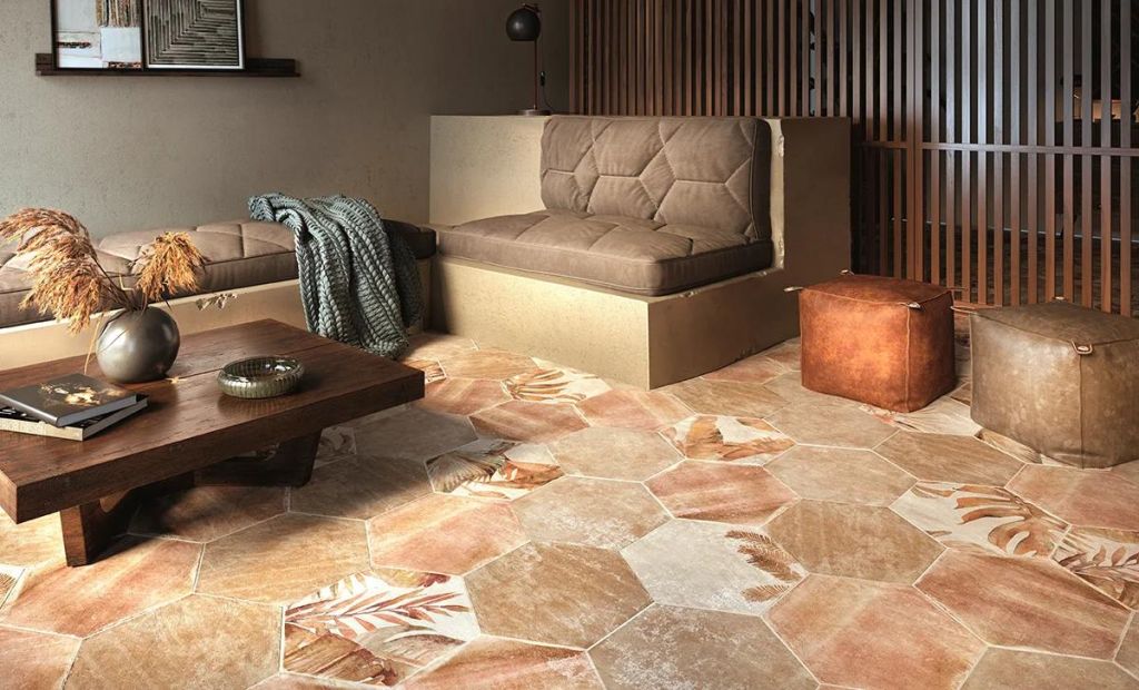 Podlaha cihlové barvy ve tvaru hexagonu ze serie Colorker Amazonia