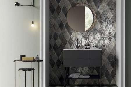 Sprchový kout v kombinaci dekoru Versalles a imitace břidlice Tibet Black (Codicer)