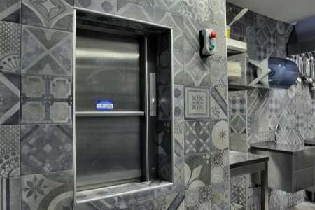 Sprchový kout v kombinaci dekoru Versalles a imitace břidlice Tibet Black (Codicer)