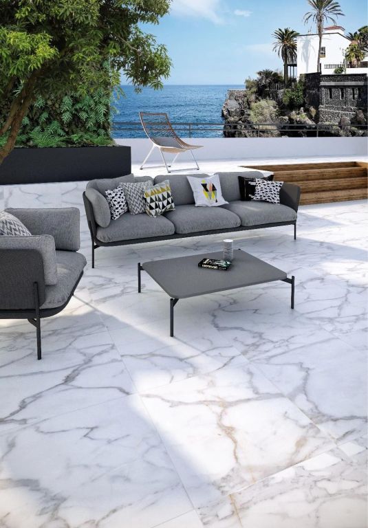 Luxusní mramorová terasa Codicer Vinca s nádherným výhledem na moře