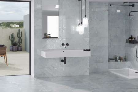 Šedé dlažby Velvet Silver a Stone v koupelně (Codicer)