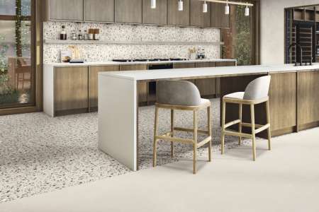 Šedé dlažby Velvet Silver a Stone v koupelně (Codicer)