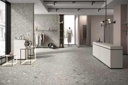 Šedé dlažby Velvet Silver a Stone v koupelně (Codicer)